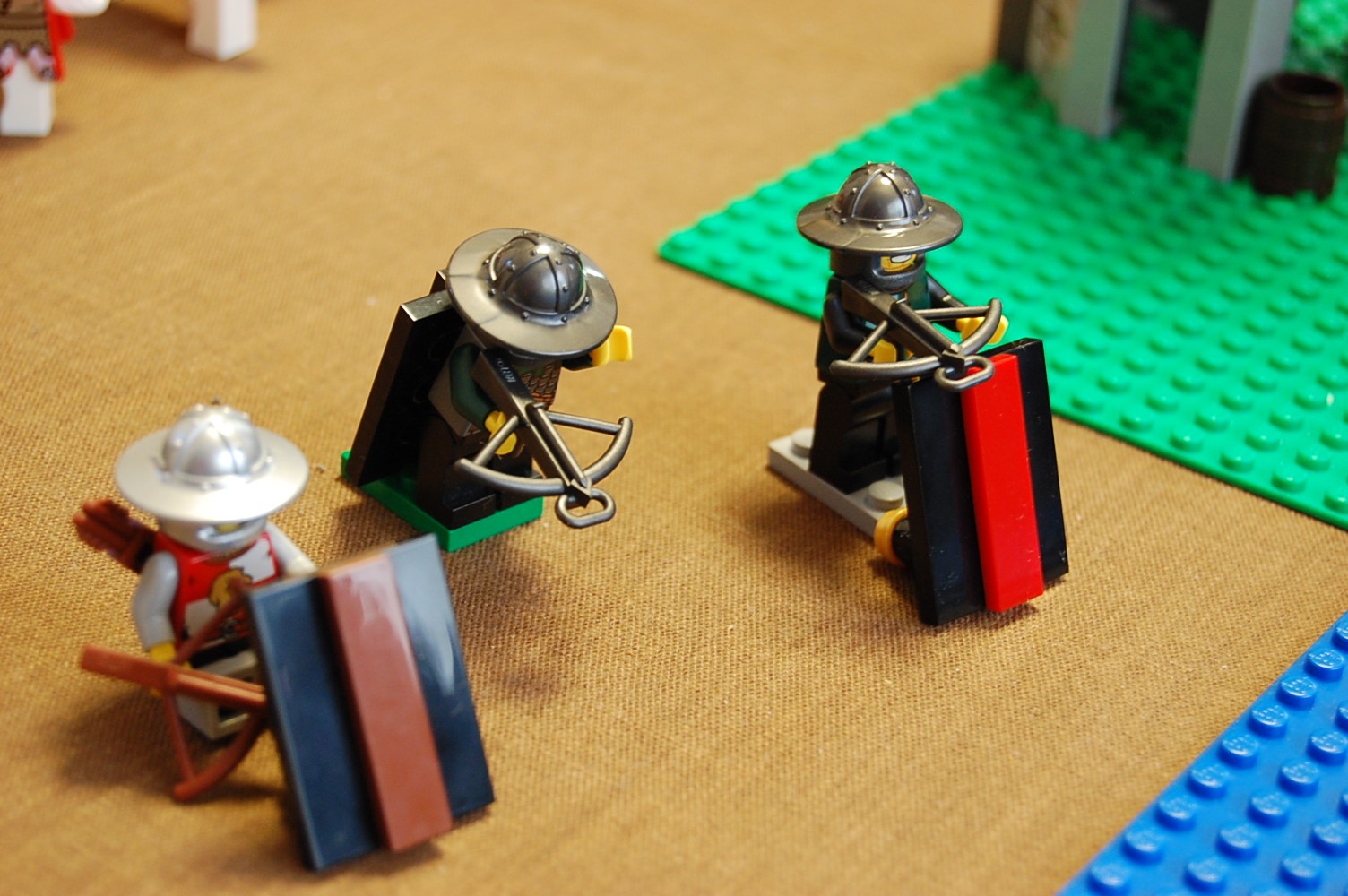 A Pavise For Minifig Crossbowmen – David Hurley In Japan